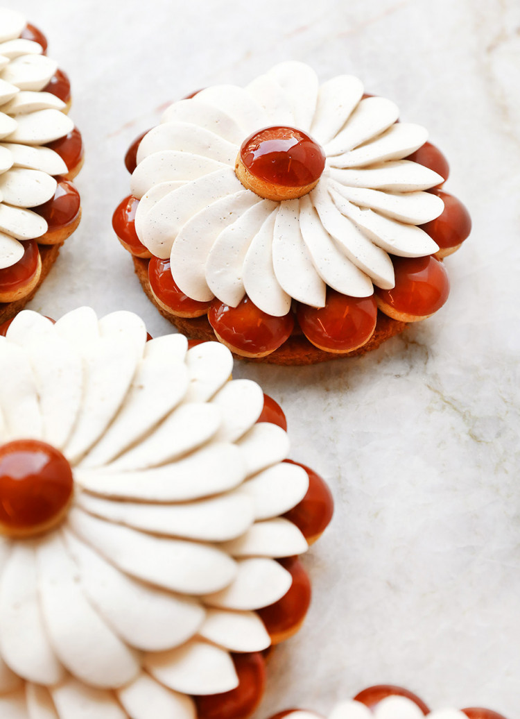 Vanilla Caramel Saint-Honore Flower