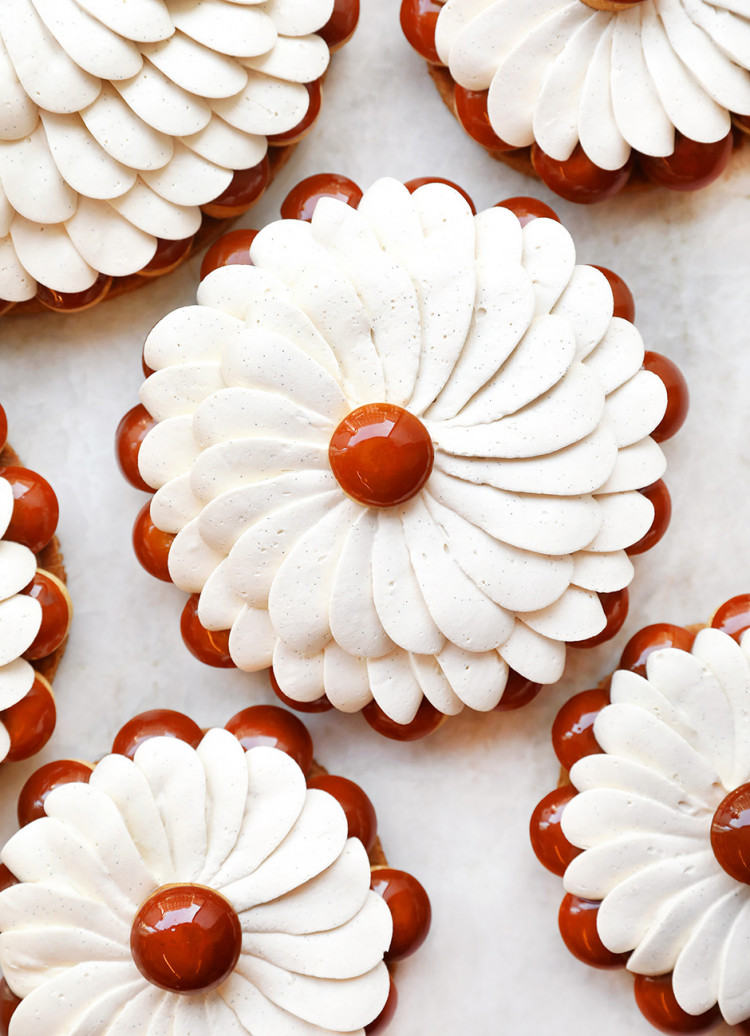 Vanilla Caramel Saint-Honore Flower