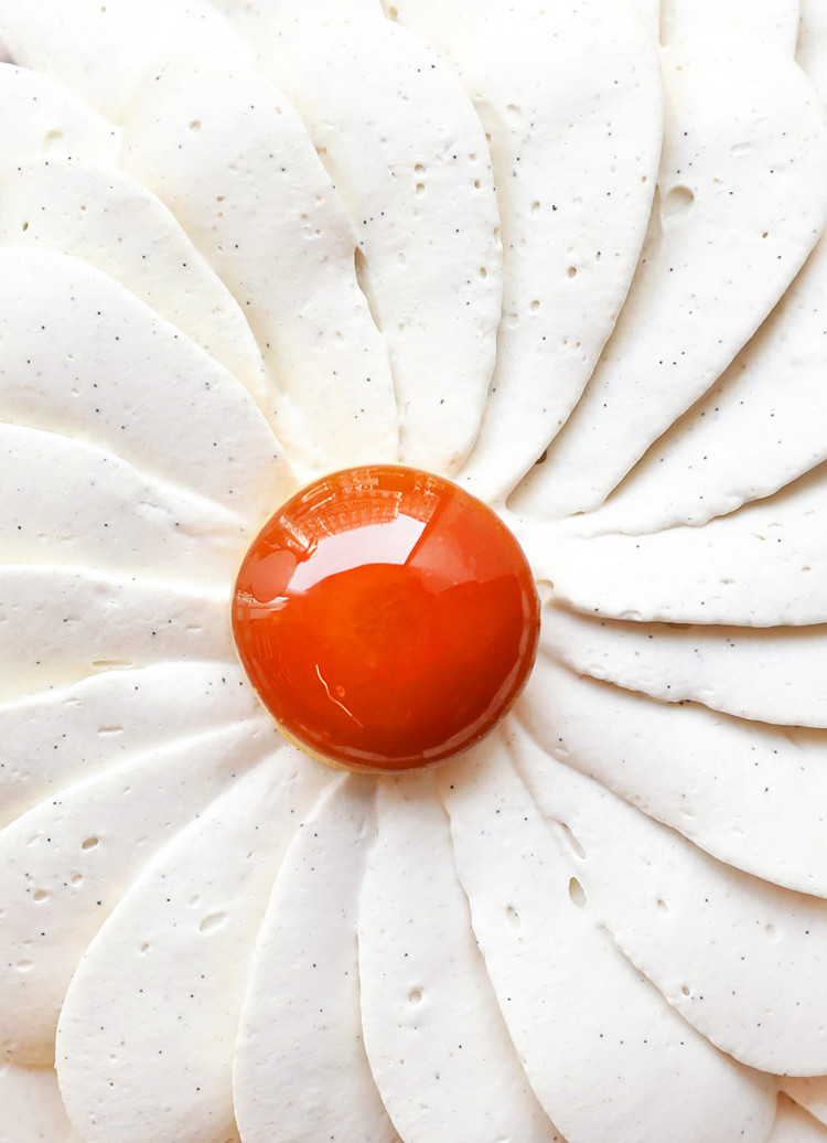 Vanilla Caramel Saint-Honore Flower