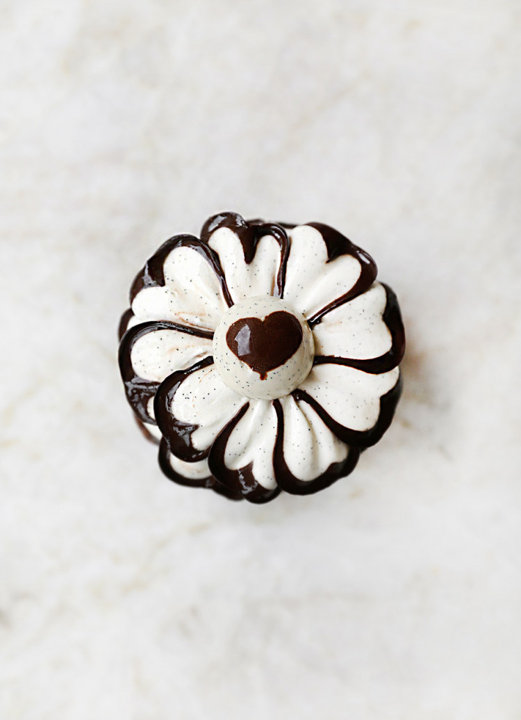 Vanilla Chocolate Flower